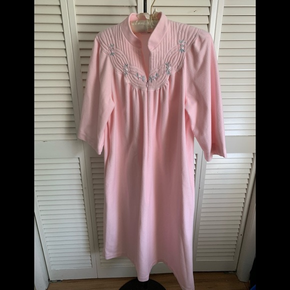Shadowline | Intimates & Sleepwear | Shadowline Robe | Poshmark